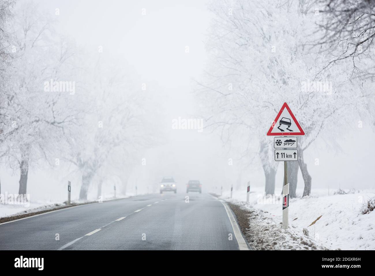 Highway winter warning disaster hi-res stock photography and images - Alamy