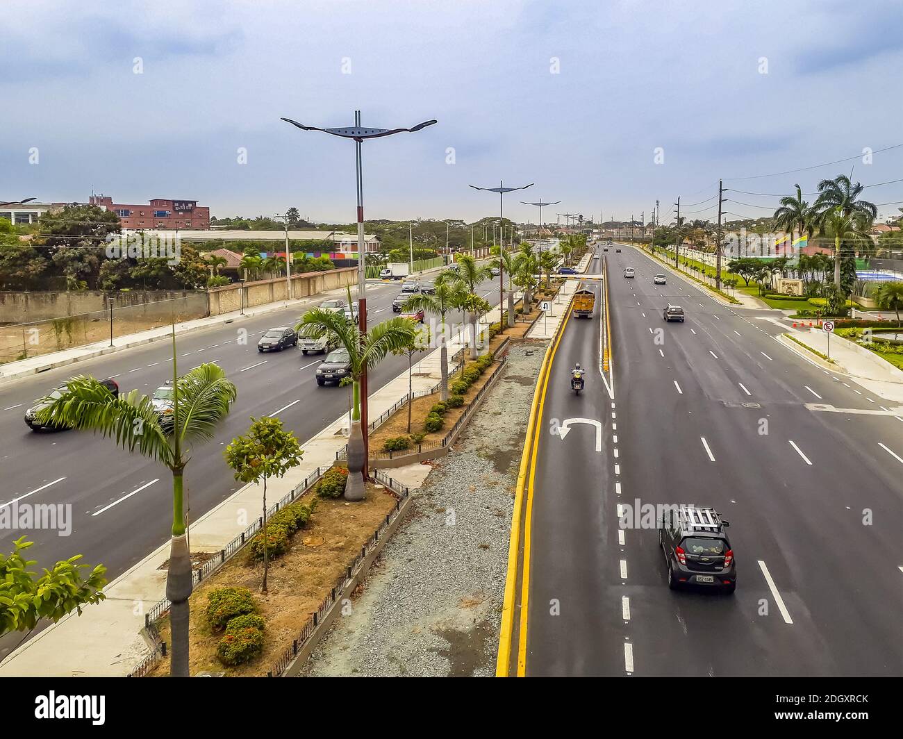 Traffic downtown guayaquil ecuador hi-res stock photography and images ...