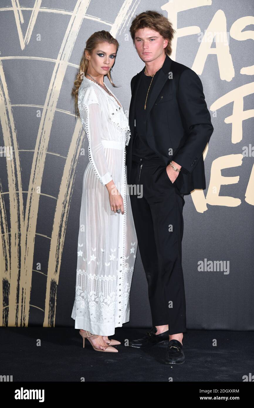 Stella Maxwell and Jordan Barrett arriving on the red carpet for Naomi ...