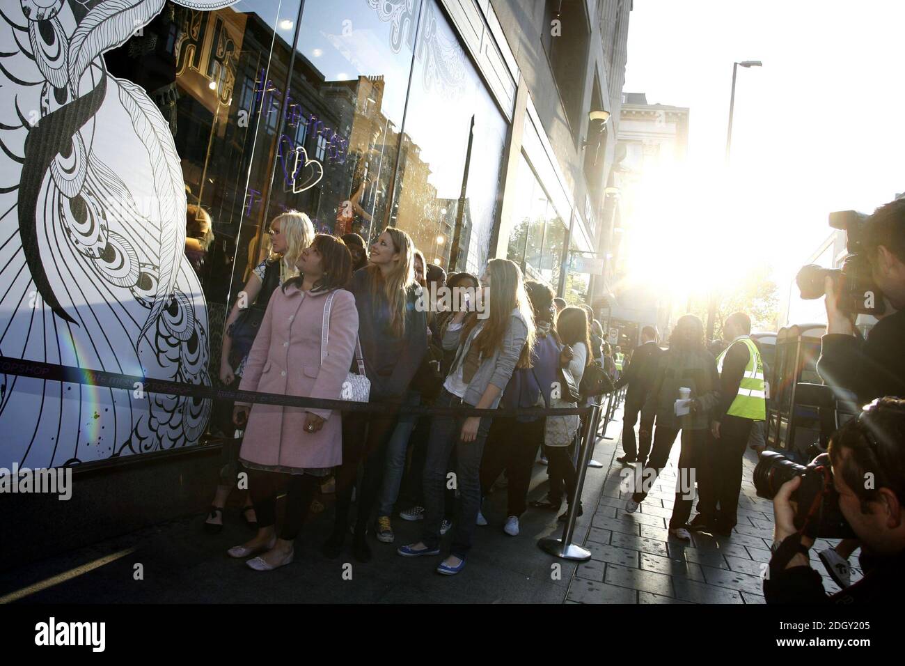 Topshop oxford street queue hi-res stock photography and images - Alamy