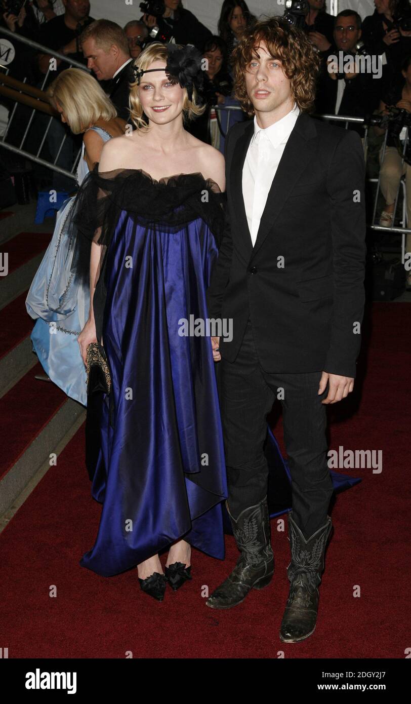 Kirsten Dunst and Johnny Borrell attending the the 2007 Costume ...