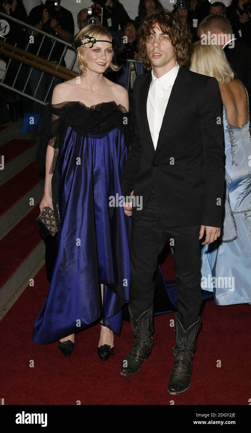 Kirsten Dunst and Johnny Borrell attending the the 2007 Costume ...