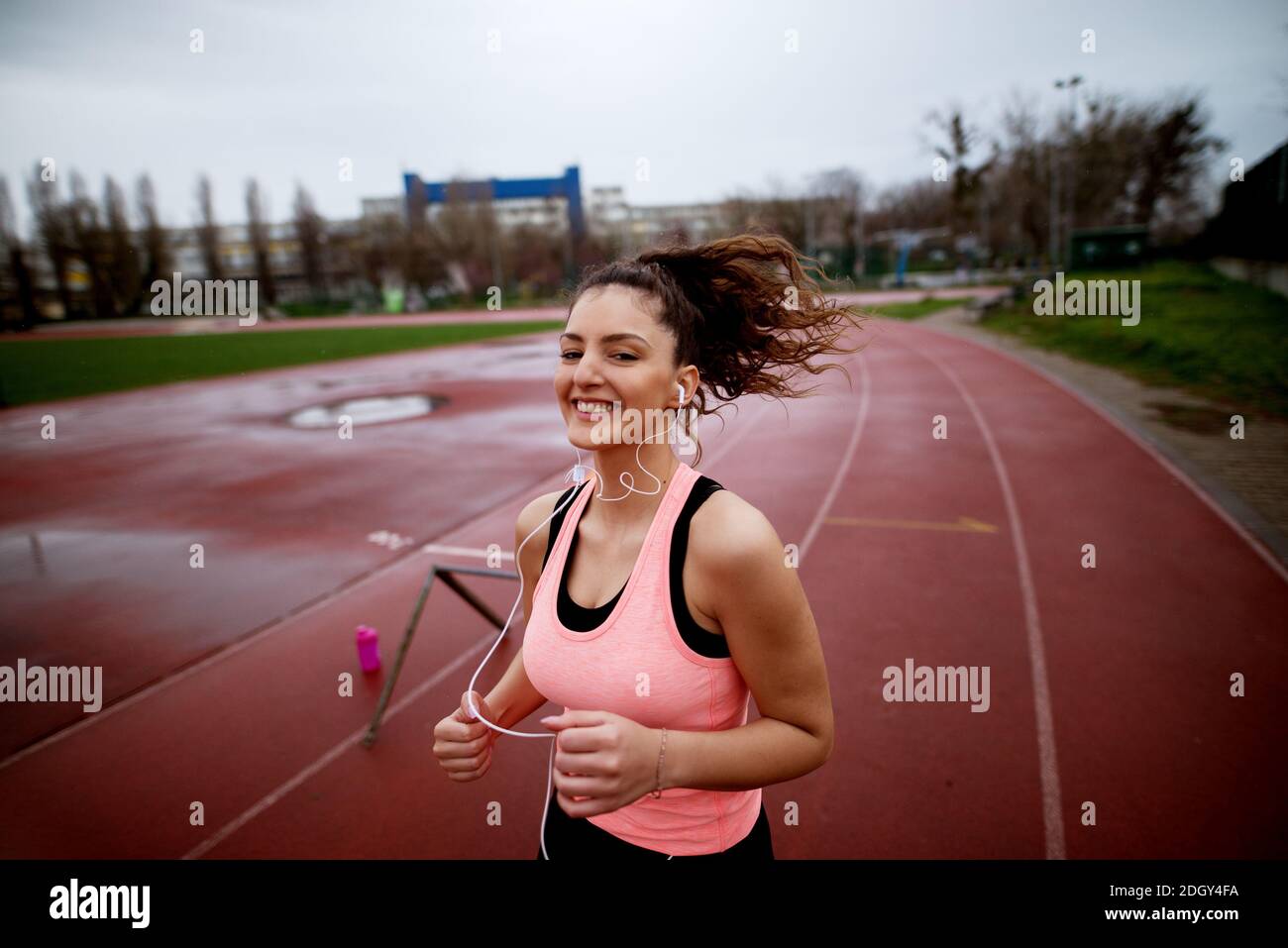 Pretty female sprinter hi-res stock photography and images - Alamy