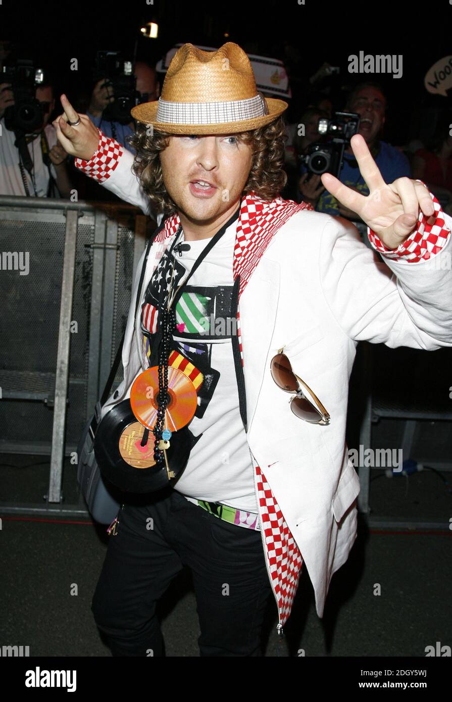 Seany arrives at the Big Brother 8 House, Elstree Studios ...