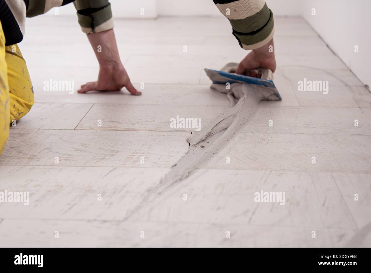 Joints between tiles hi-res stock photography and images - Alamy