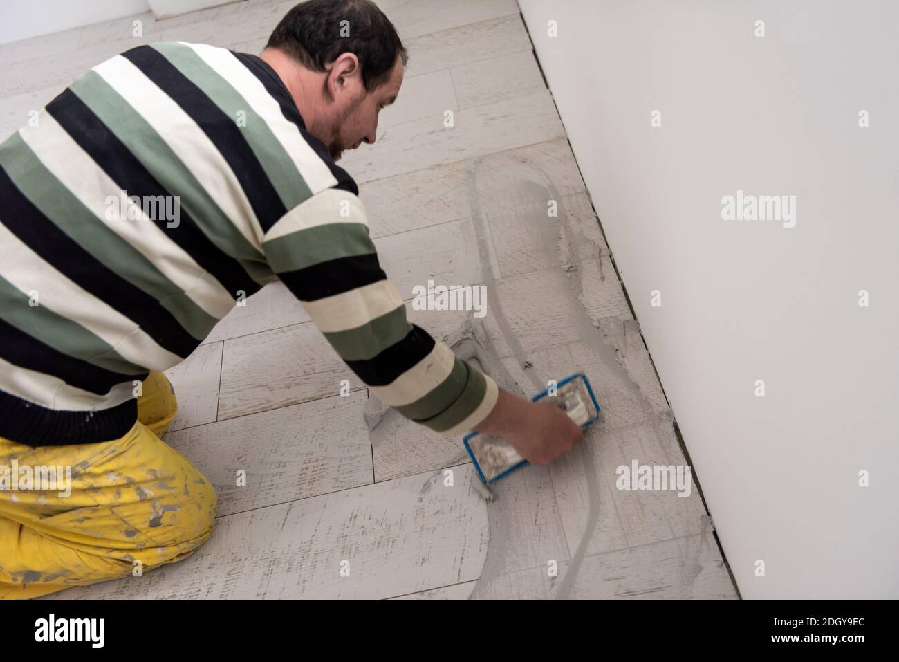 Joints between tiles hi-res stock photography and images - Alamy