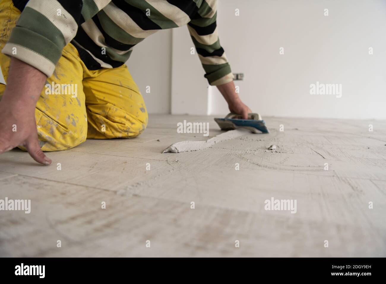 Joints between tiles hi-res stock photography and images - Alamy