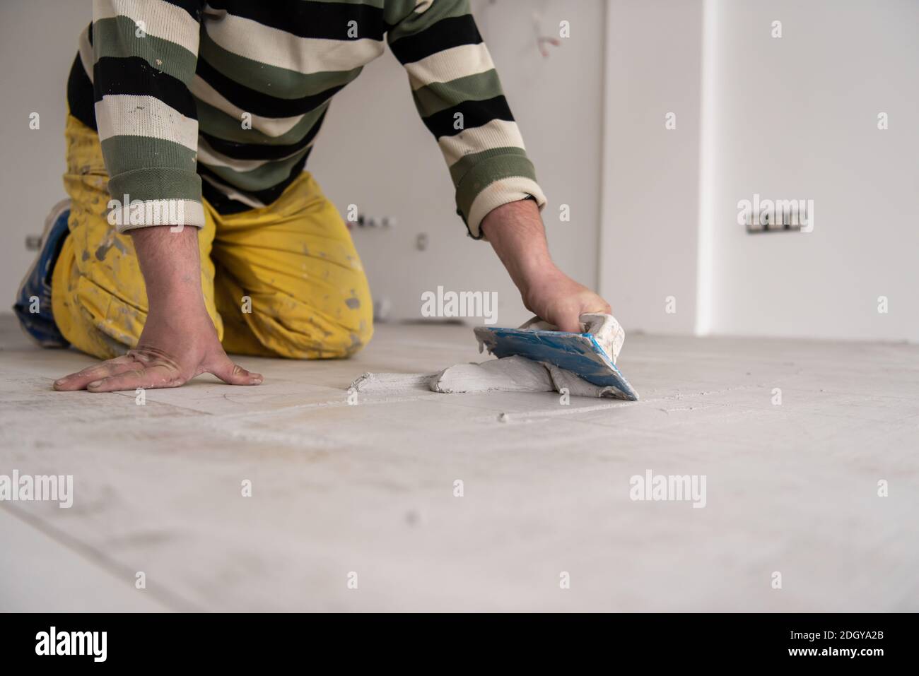 Joints between tiles hi-res stock photography and images - Alamy