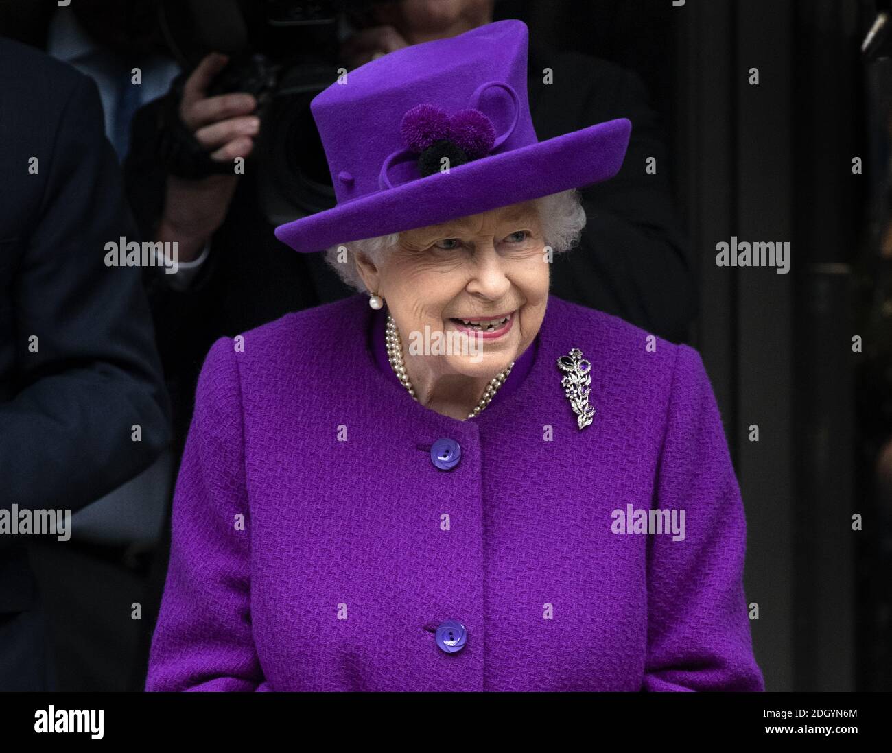 The Queen visits the Royal National ENT and Eastman Dental Hospitals ...