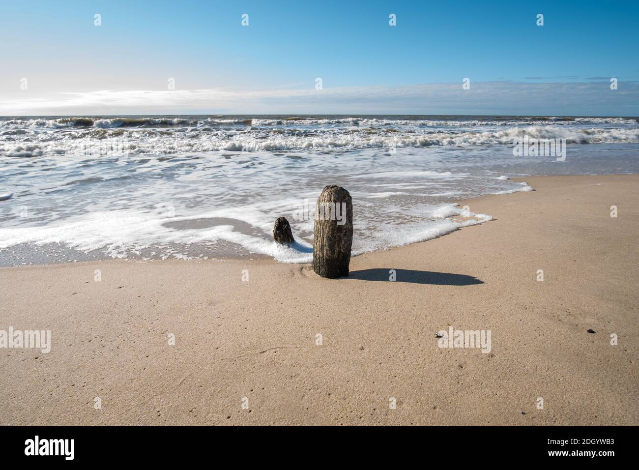 Curved breakwater hi-res stock photography and images - Alamy