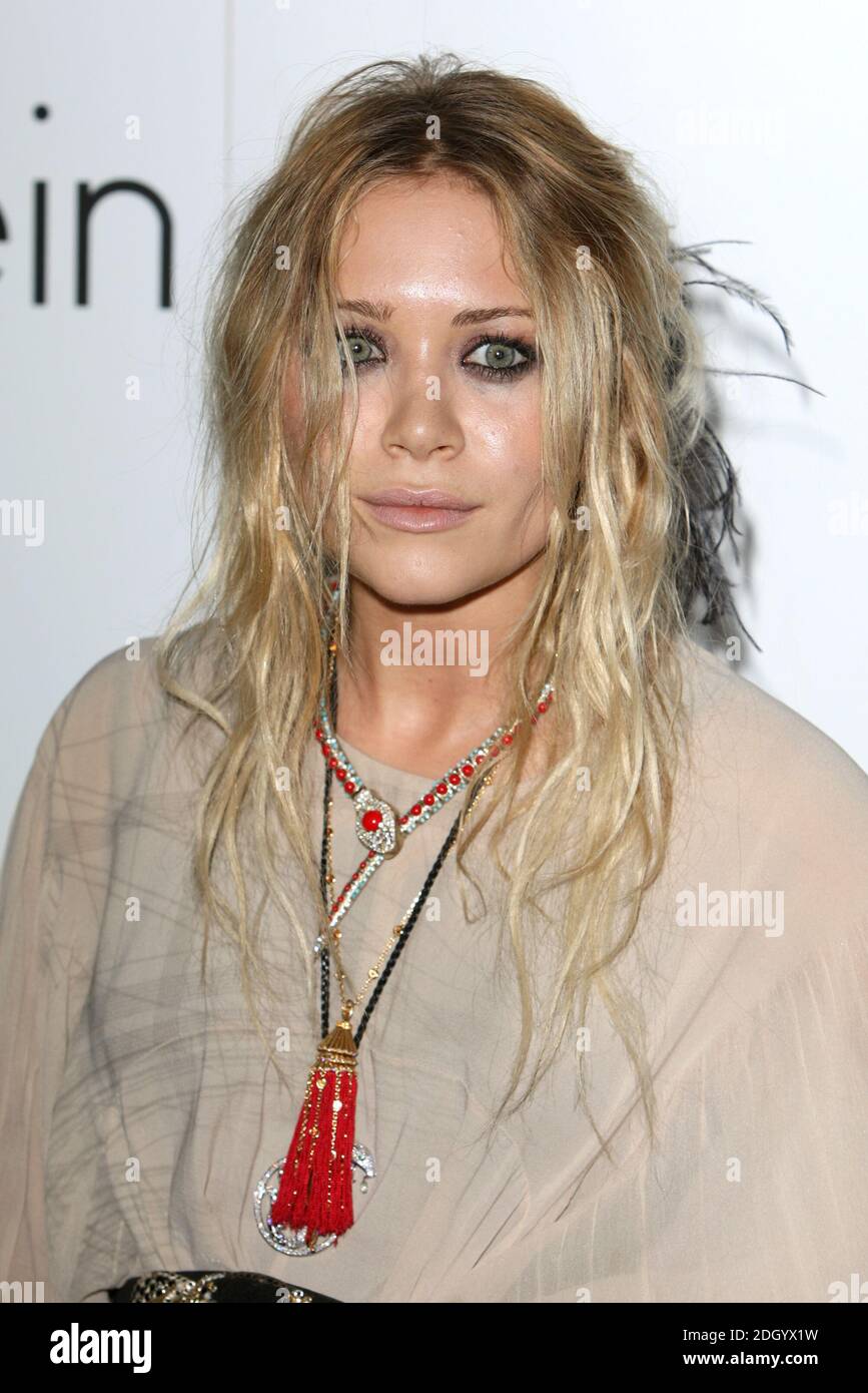 Mary kate olsen 2001 hi-res stock photography and images - Alamy