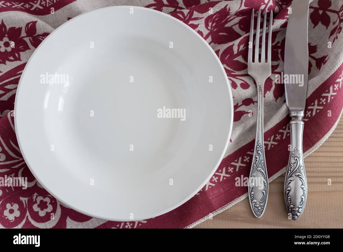 A white empty plate on a linen napkin Stock Photo - Alamy
