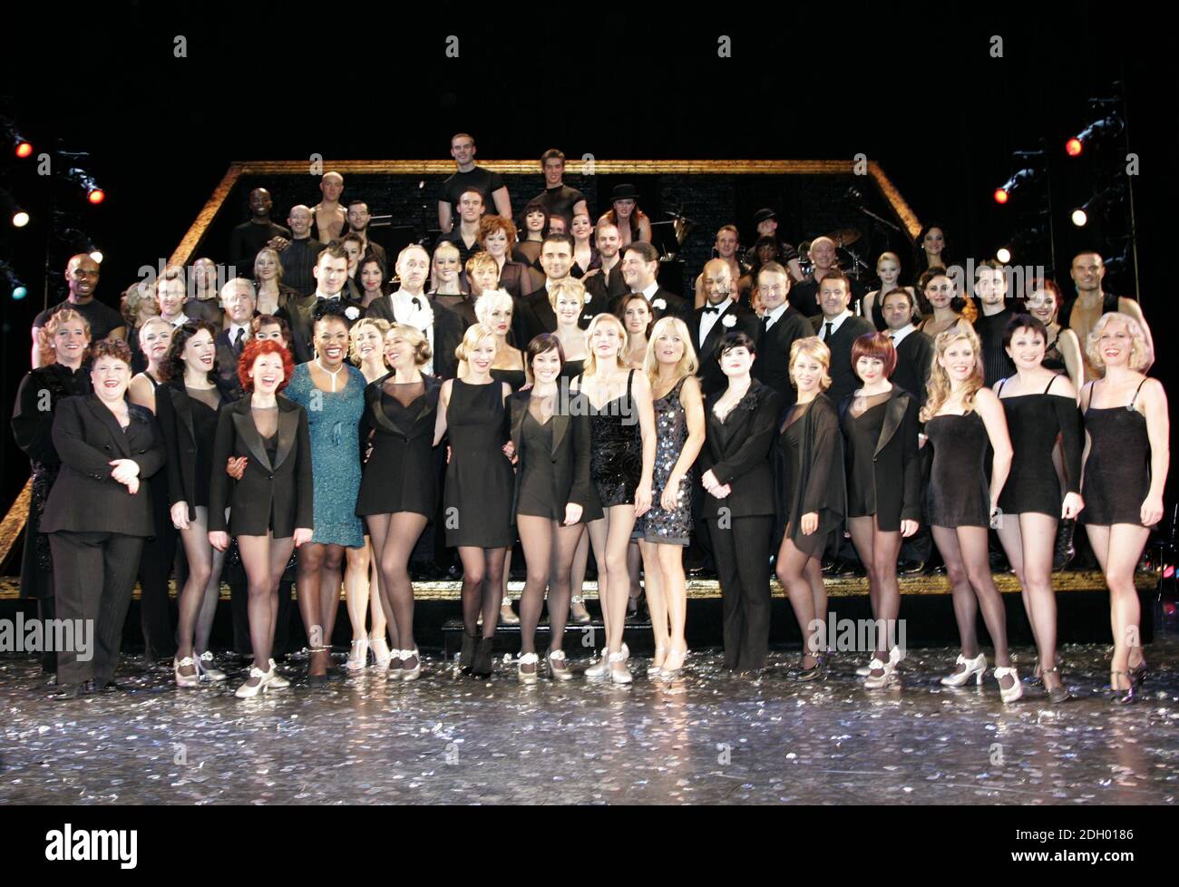 The Chicago Cast members past and present at a charity performance ...