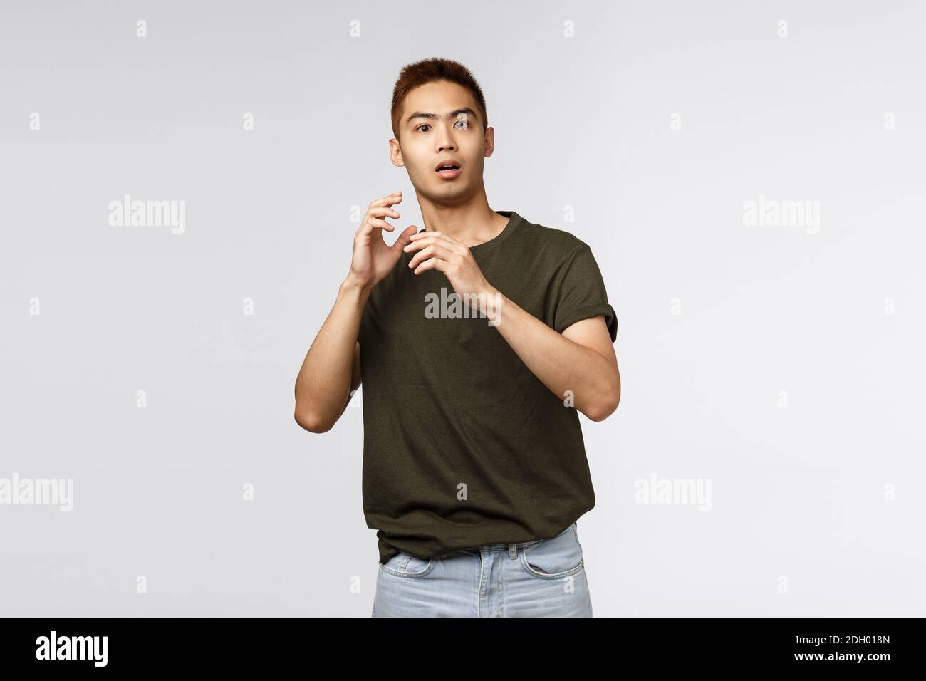 Portrait of startled young asian guy, male student gasping and jumping ...