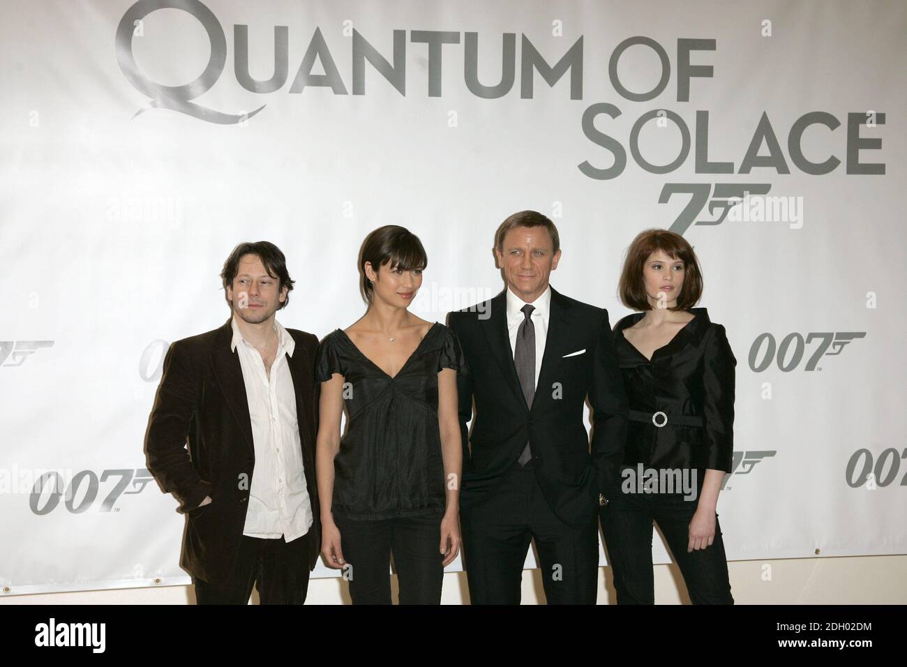 Daniel craig and gemma arterton hi-res stock photography and images - Alamy