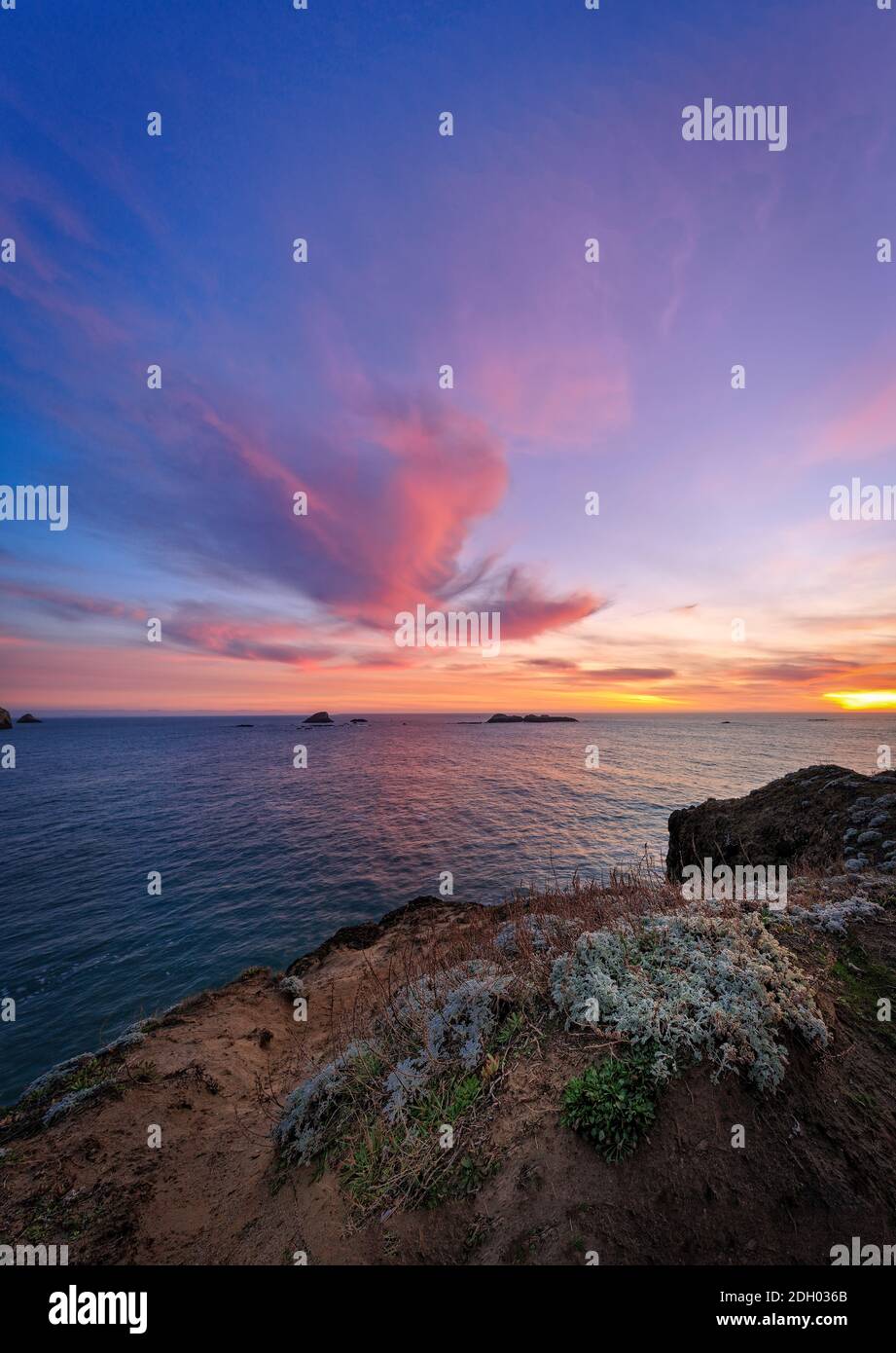 Sunset at a Rocky Northern California Beach Stock Photo - Alamy