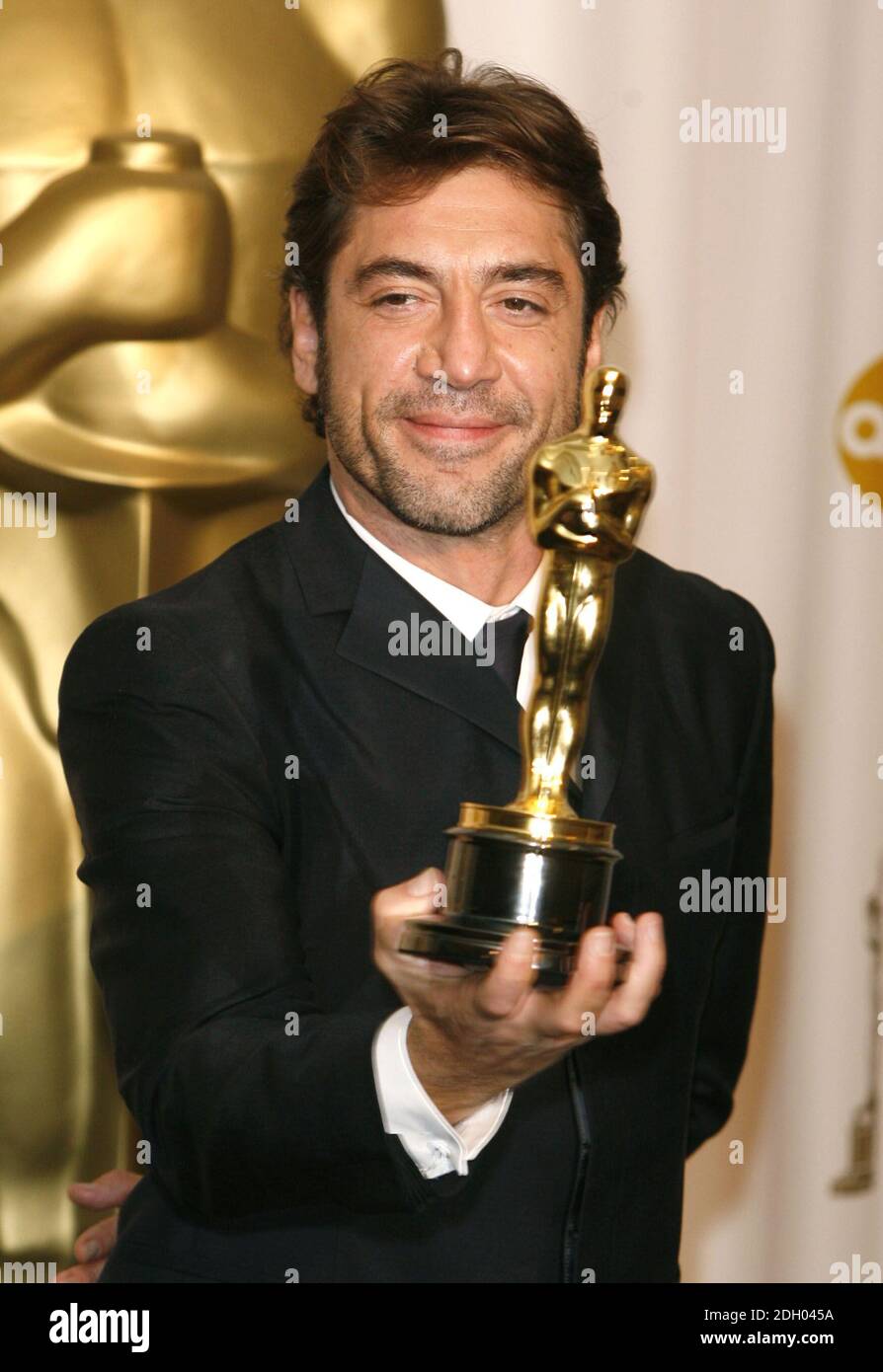 Javier Bardem with his Oscar for best supporting actor for 'No Country ...