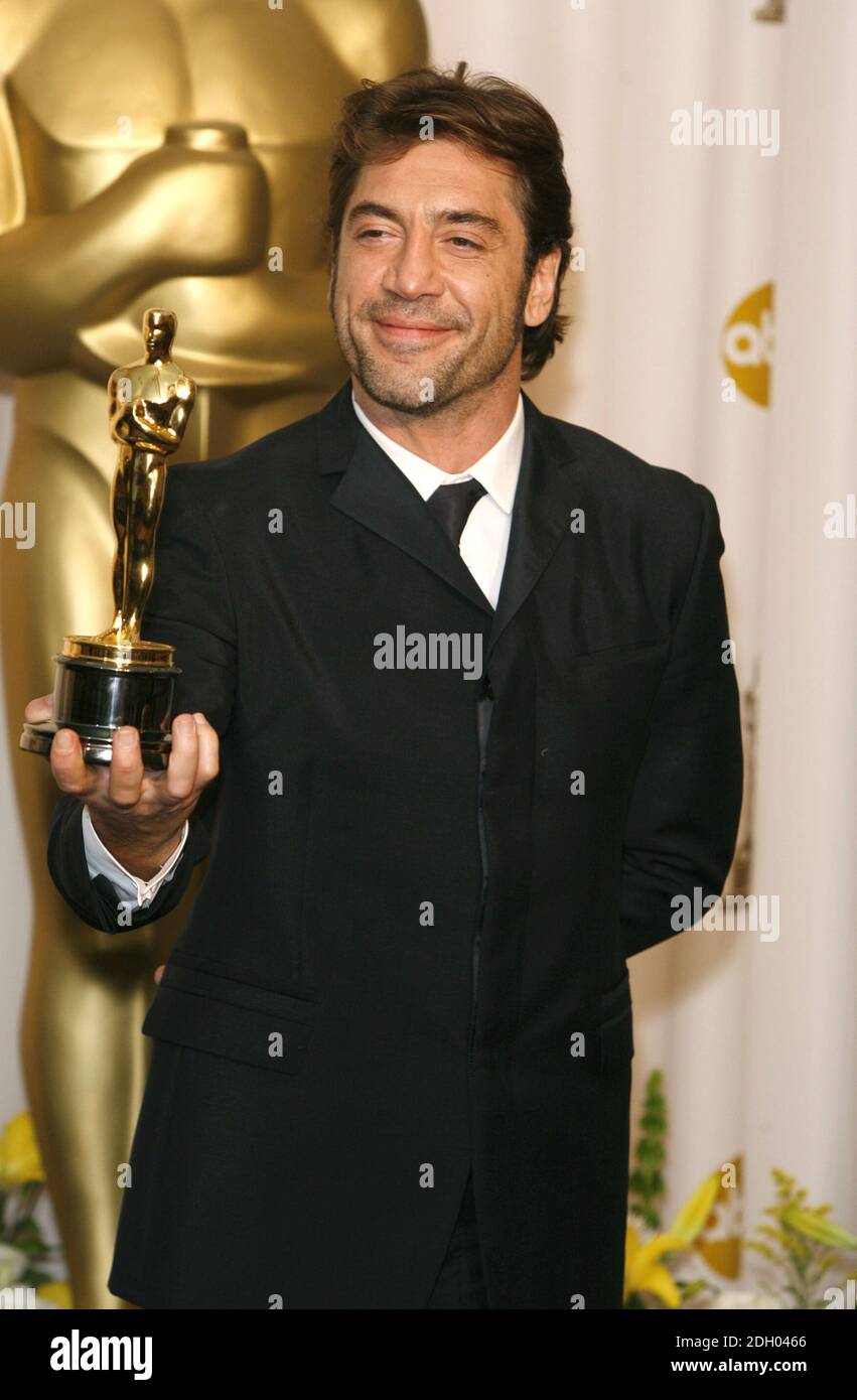 Javier Bardem with his Oscar for best supporting actor for 'No Country ...