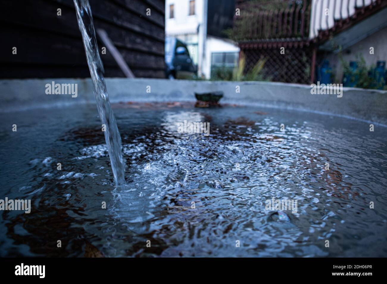 water falling in a rounded fountain Stock Photo - Alamy