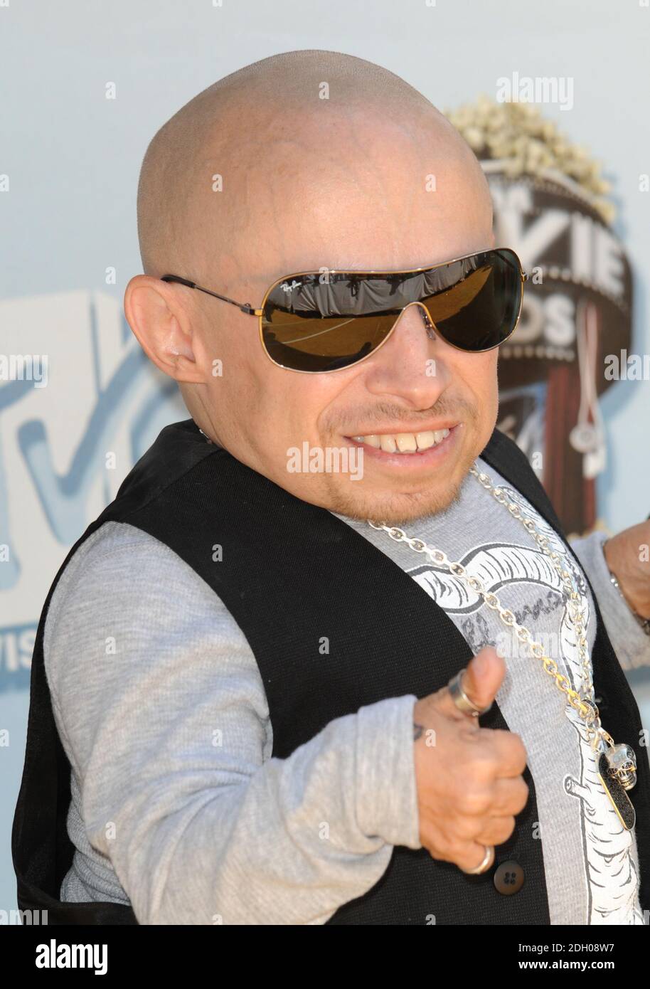 Verne Troyer arriving at the 2008 MTV Movie Awards, Universal Studios ...