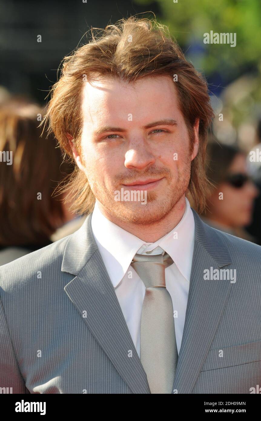Robert Kazinsky arriving at the UK Premiere of The Chronicles of Narnia ...