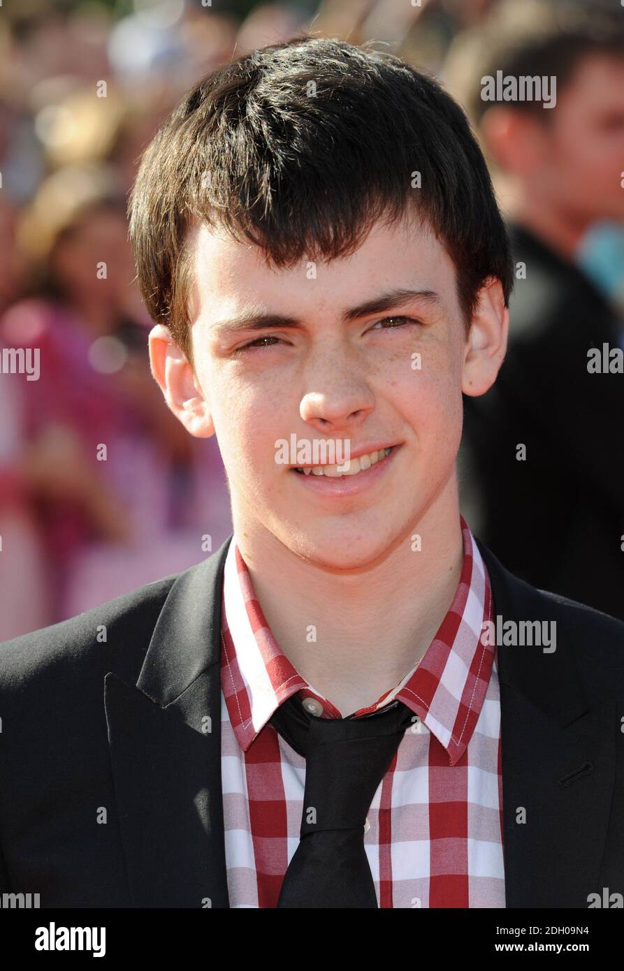 Skander Keynes arriving at the UK Premiere of The Chronicles of Narnia ...