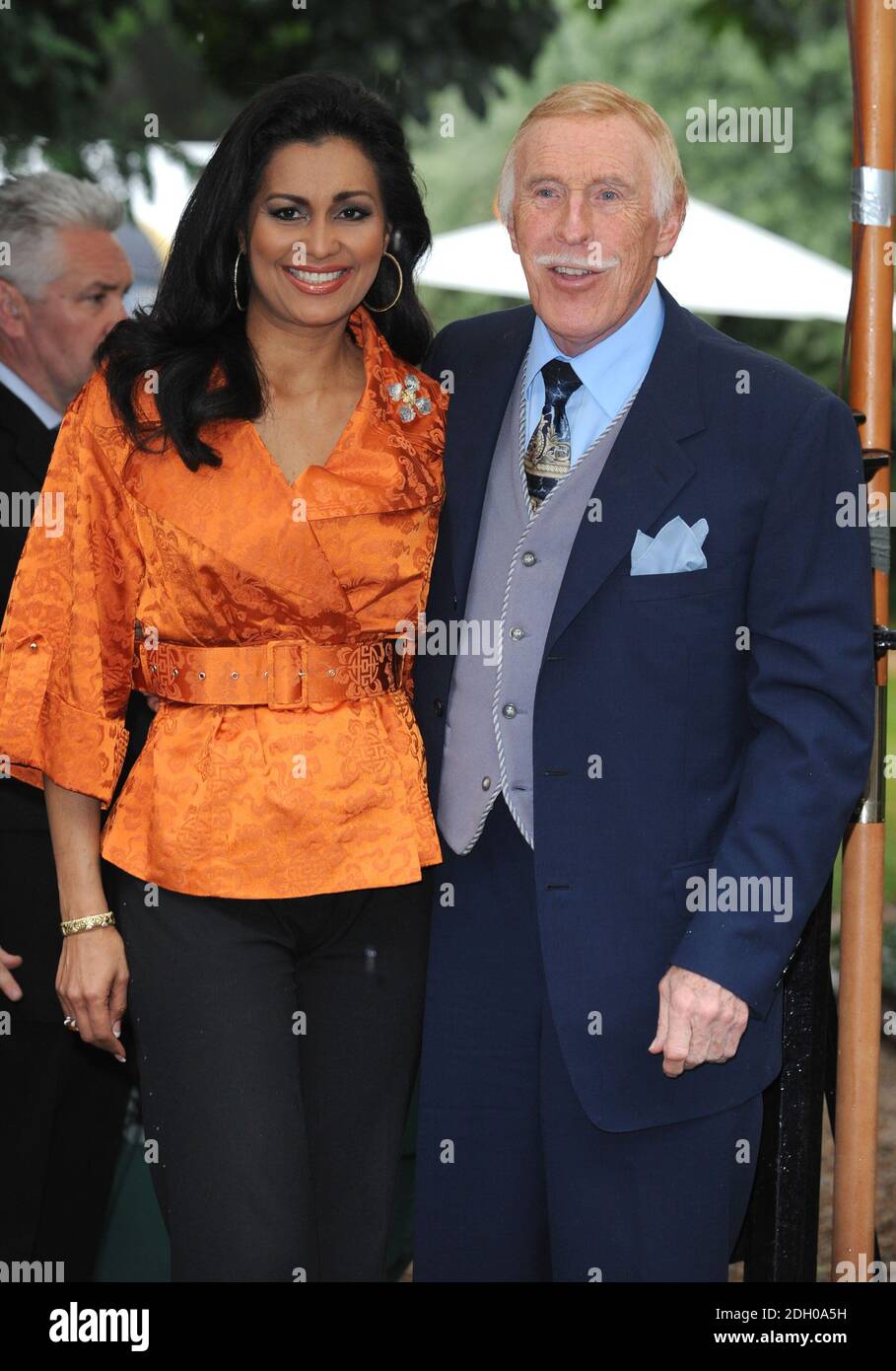 Bruce Forsyth and wife Wilnelia arrive at Sir David Frost's Summer ...
