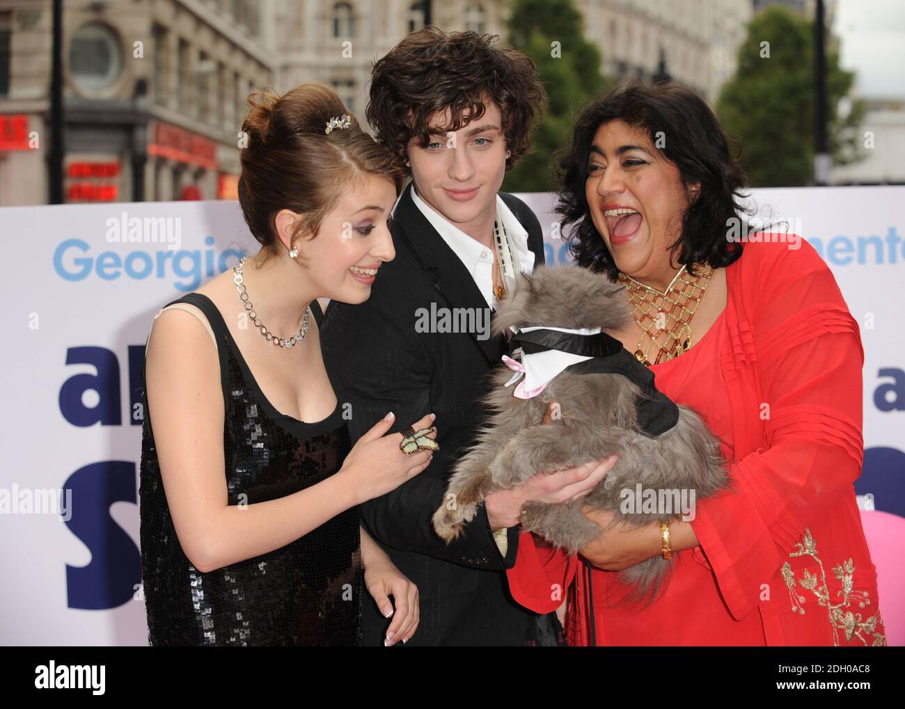 Georgia Groome Y Aaron Johnson