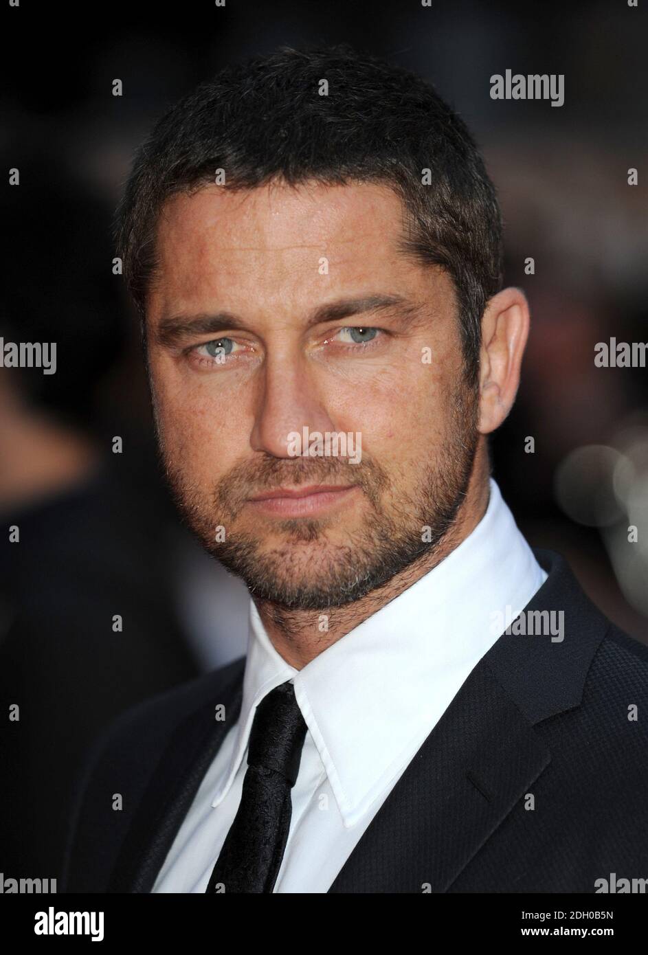Gerard Butler arriving at the World Premiere of RocknRolla, Odeon West ...