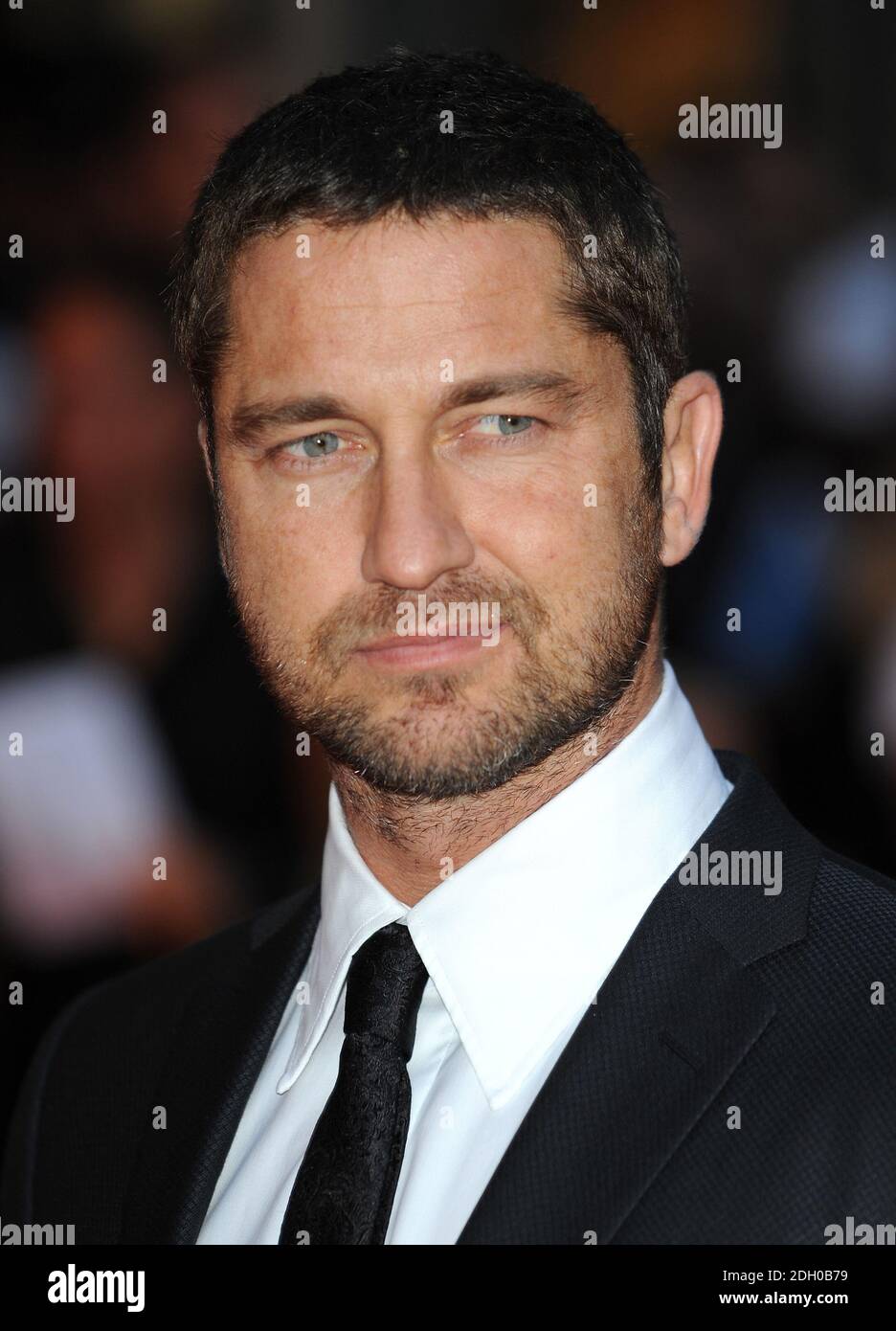 Gerard Butler arriving at the World Premiere of RocknRolla, Odeon West ...