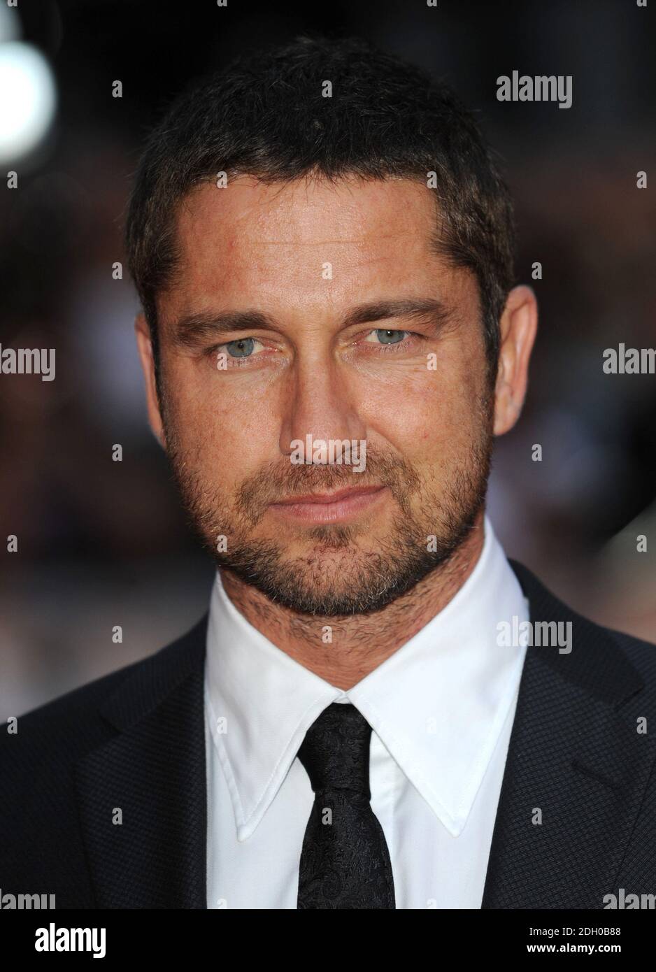 Gerard Butler arriving at the World Premiere of RocknRolla, Odeon West ...