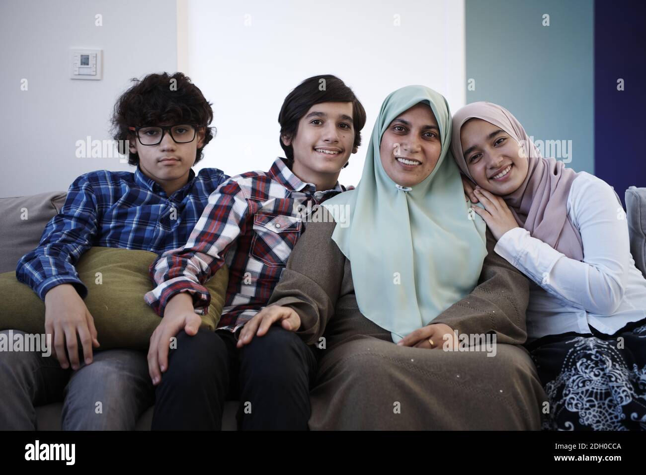 Middle eastern culture family hi-res stock photography and images - Alamy