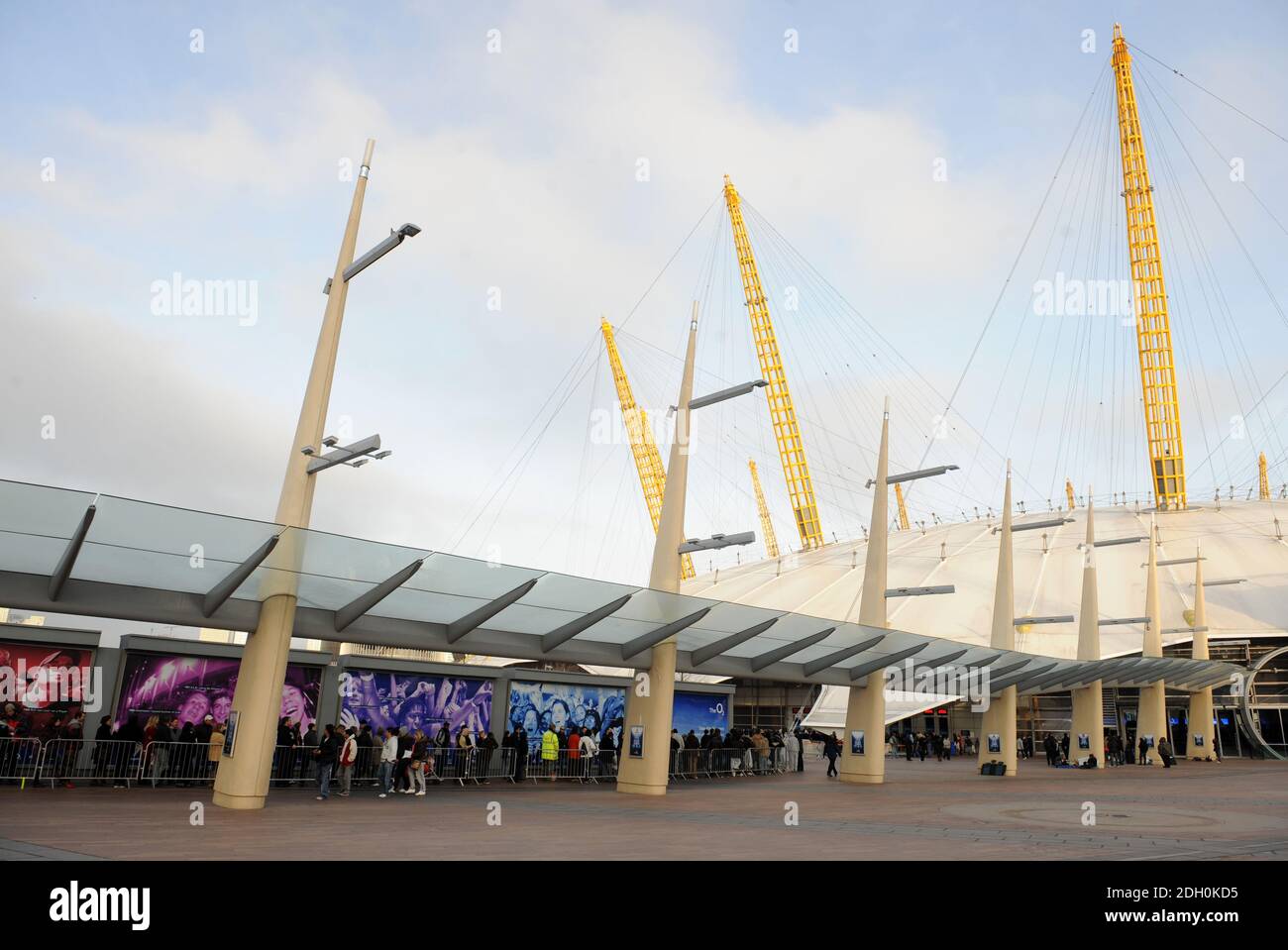 Crowds queue for Michael Jackson tickets which went on sale at 7am this ...