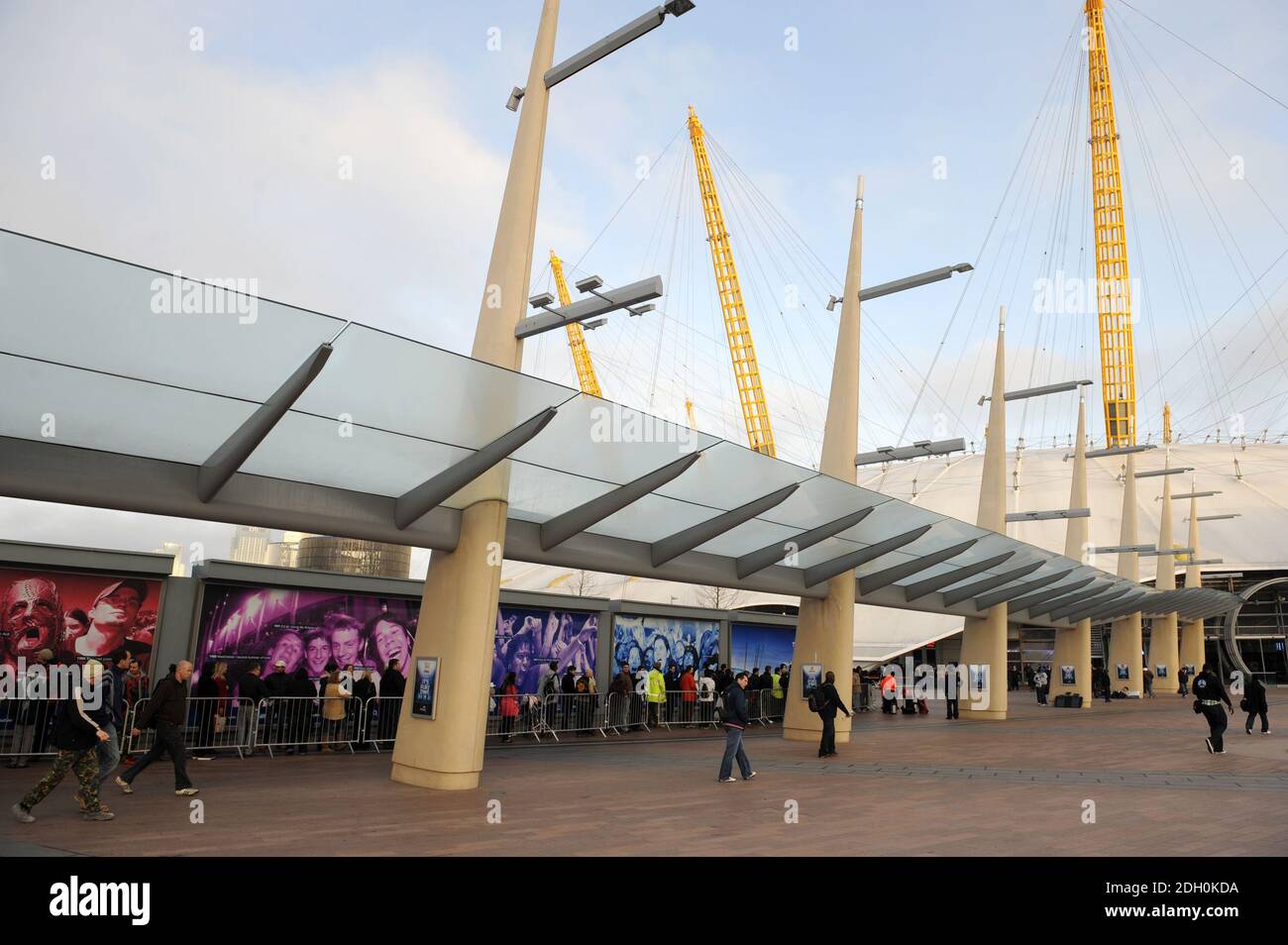 Crowds queue for Michael Jackson tickets which went on sale at 7am this ...