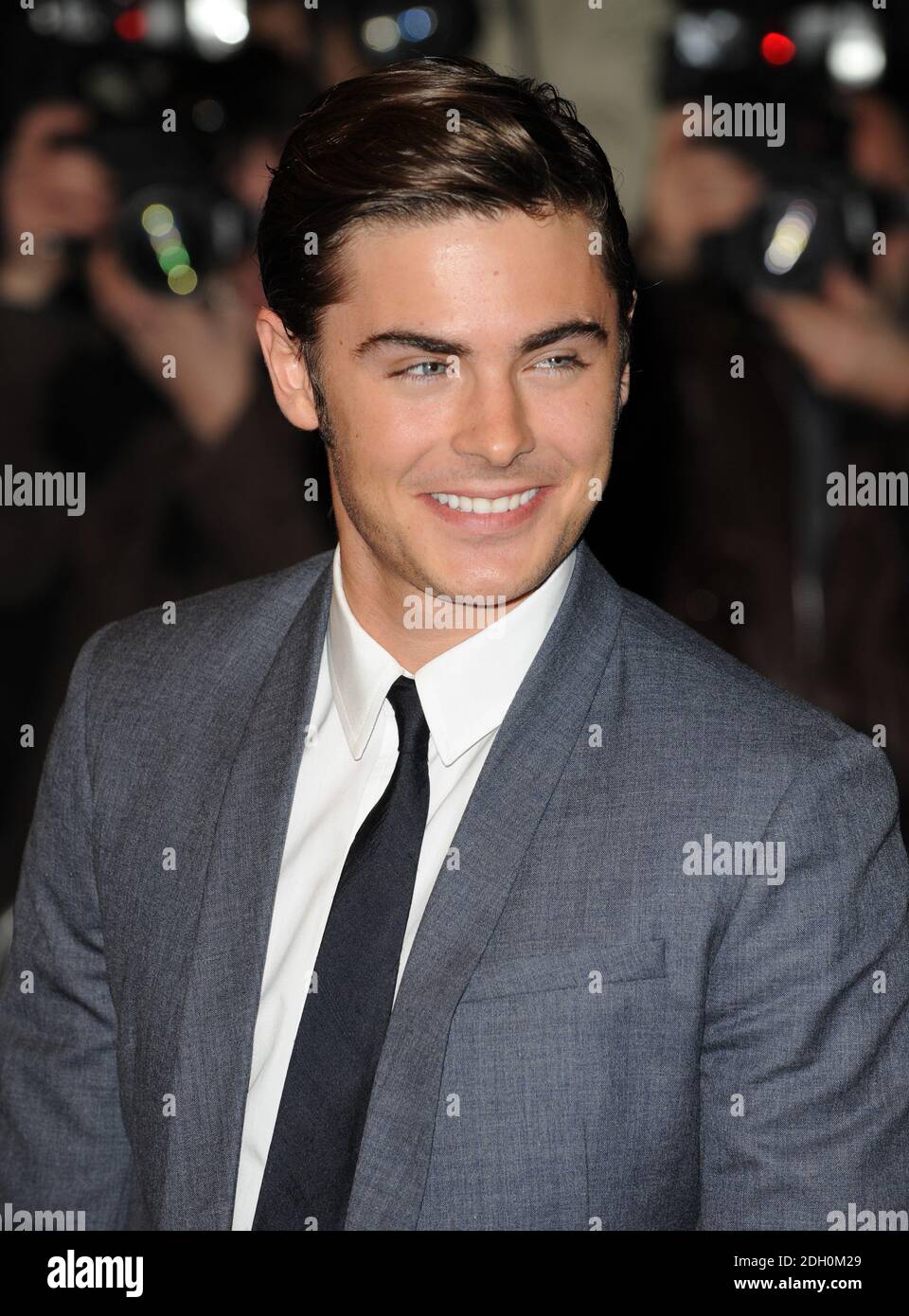 Zac Efron arriving at the UK Premiere of 17 Again, Odeon West End ...