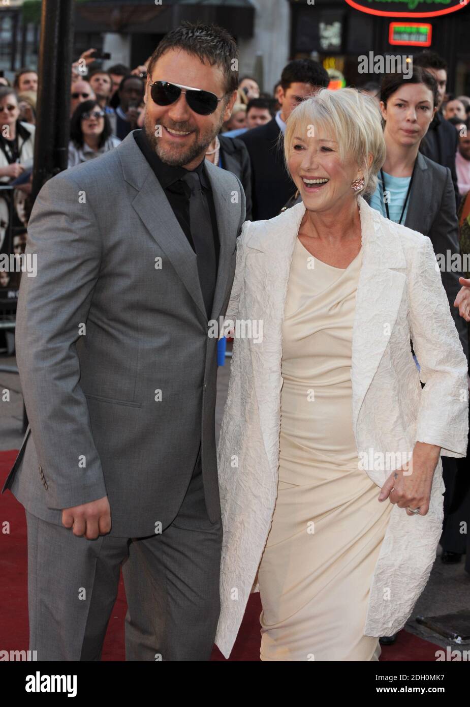 Russell Crowe and Helen Mirren arrive at the 'State of Play' World ...