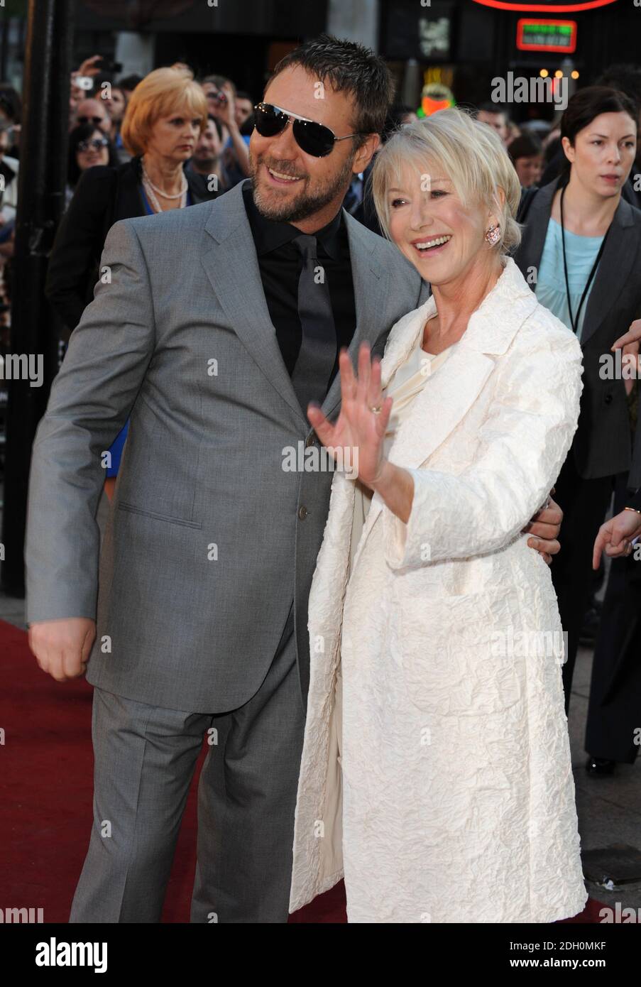 Russell Crowe and Helen Mirren arrive at the 'State of Play' World ...