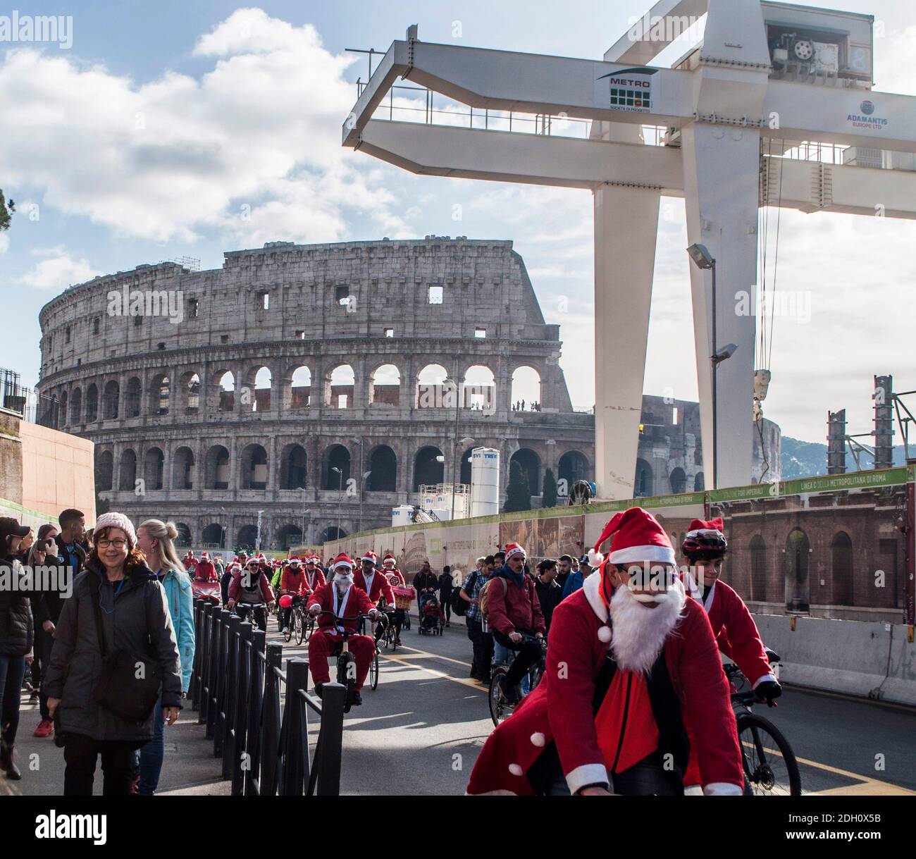 The Roman Colosseum Santacon Bike Parade Stock Photo - Alamy