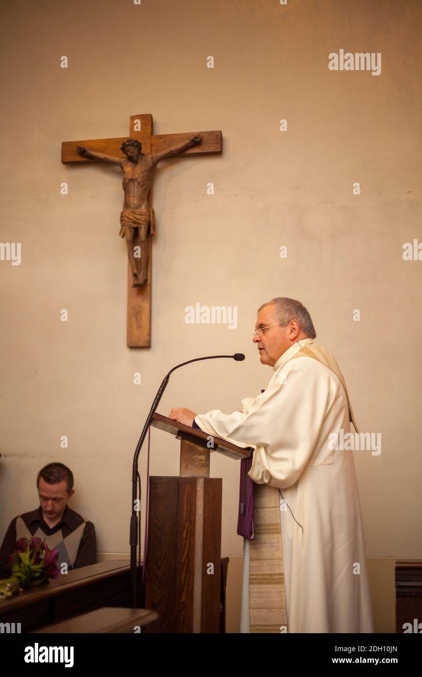 Catholic priest altar prayer hi-res stock photography and images - Alamy