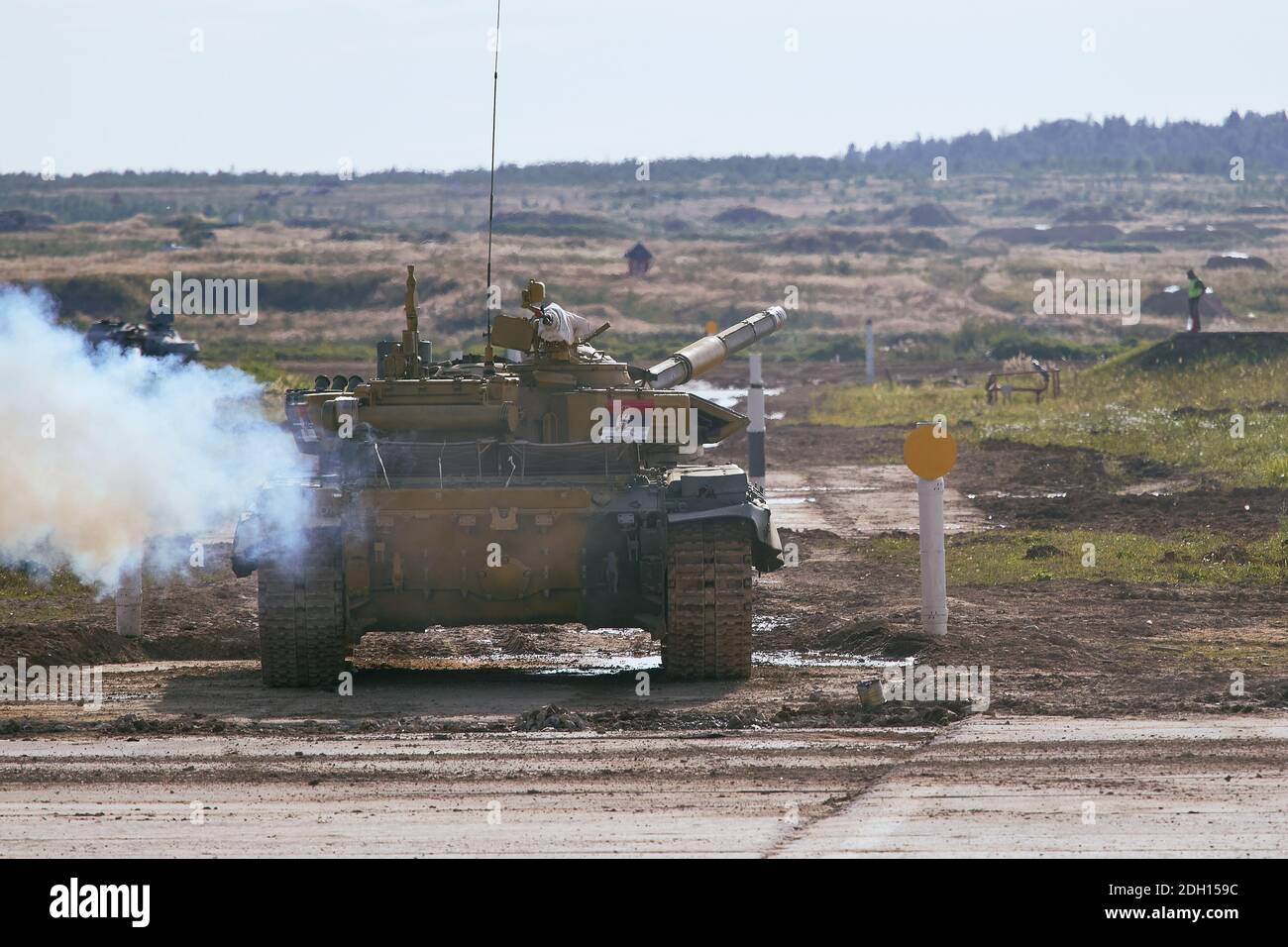 Firing soviet tanks hi-res stock photography and images - Alamy