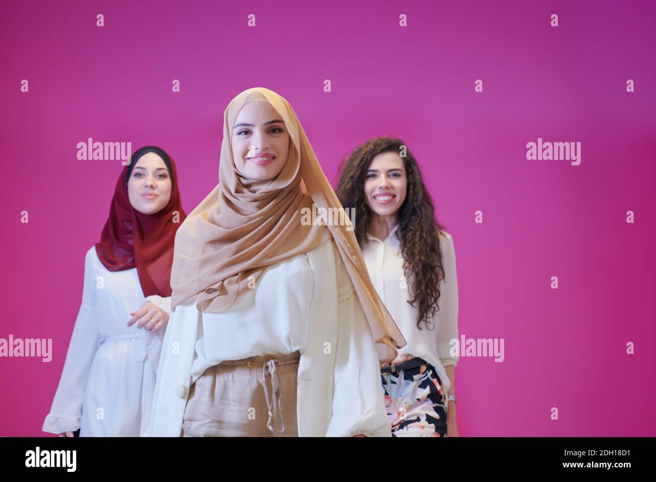 Pink burka hi-res stock photography and images - Alamy