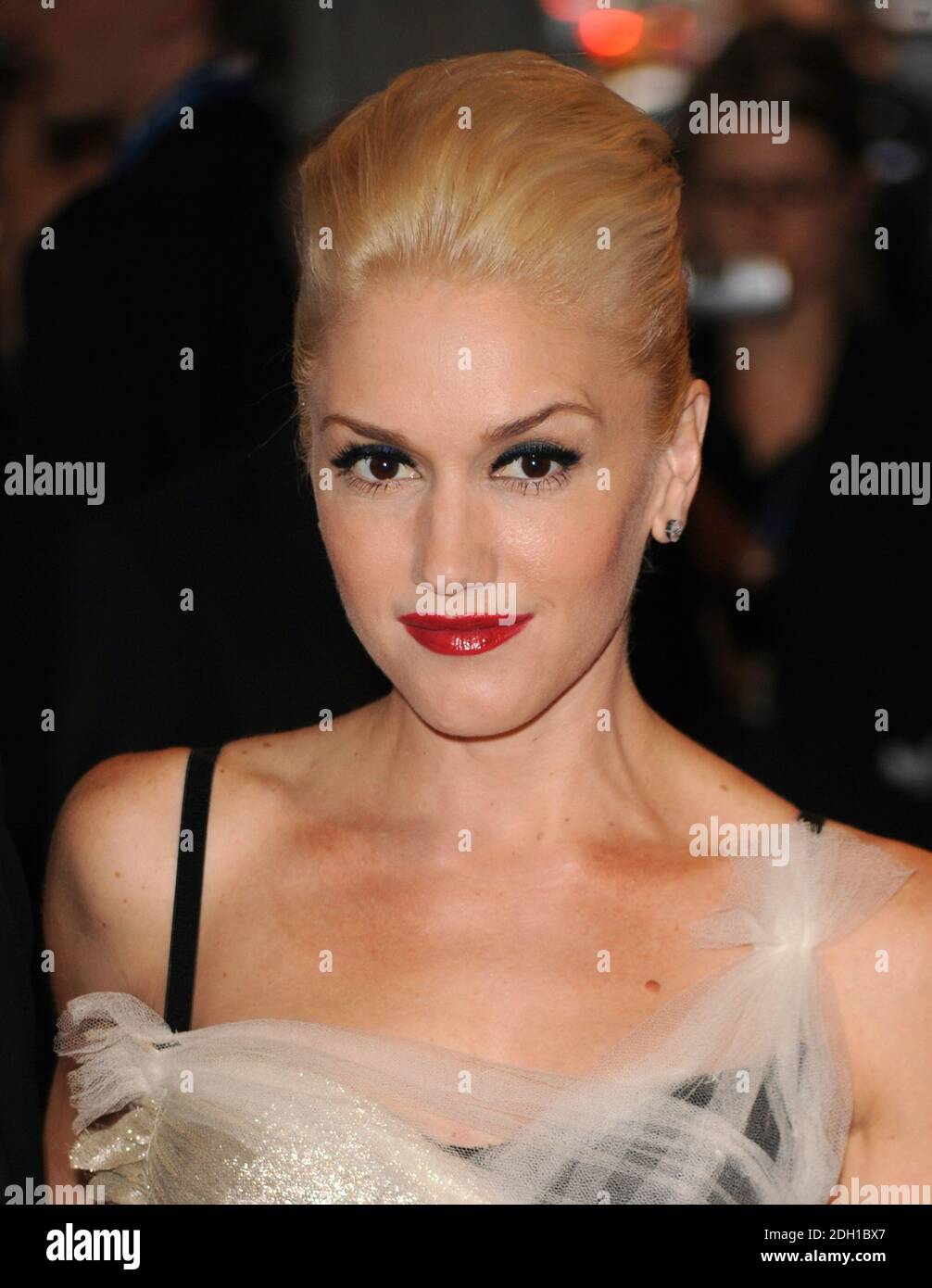Gwen Stefani arriving at the 2010 Metropolitan Museum of Art Costume ...