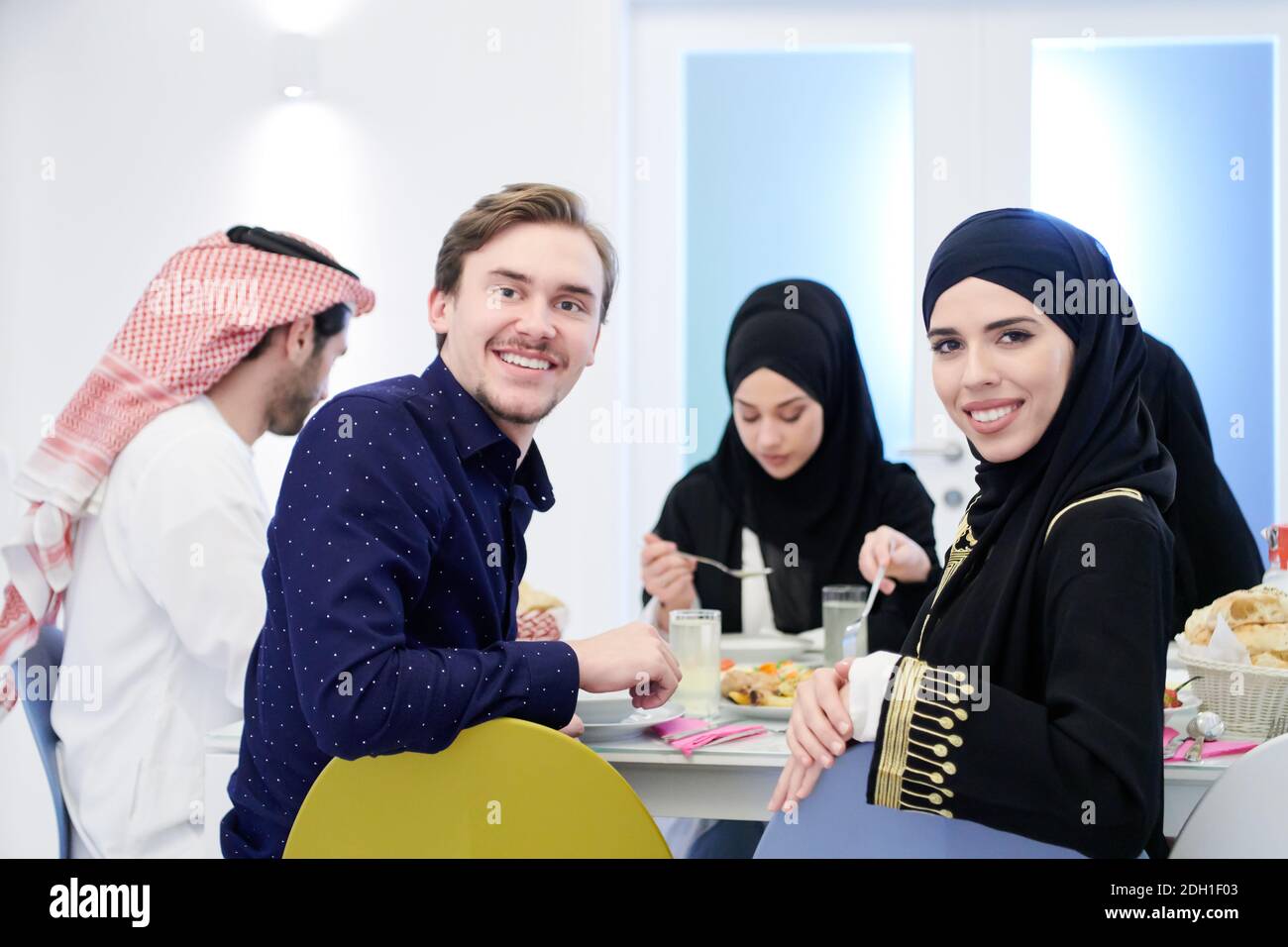 Young muslim food party hi-res stock photography and images - Alamy