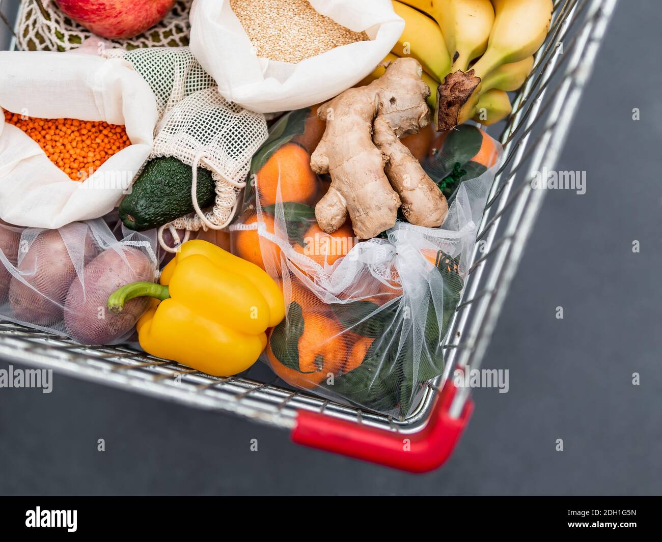 Food waste, zero waste shopping in supermarket Stock Photo - Alamy