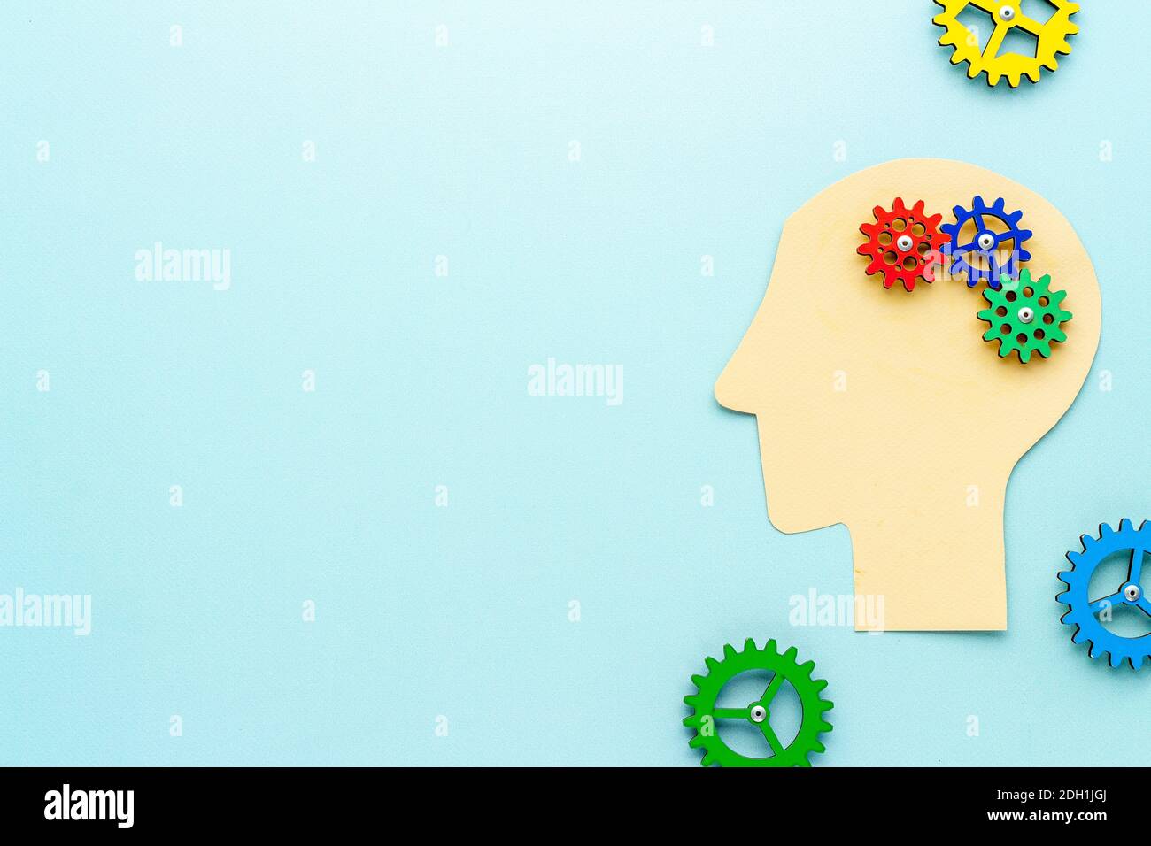 Paper head with brain of gears and cogs. Mental works concept Stock ...