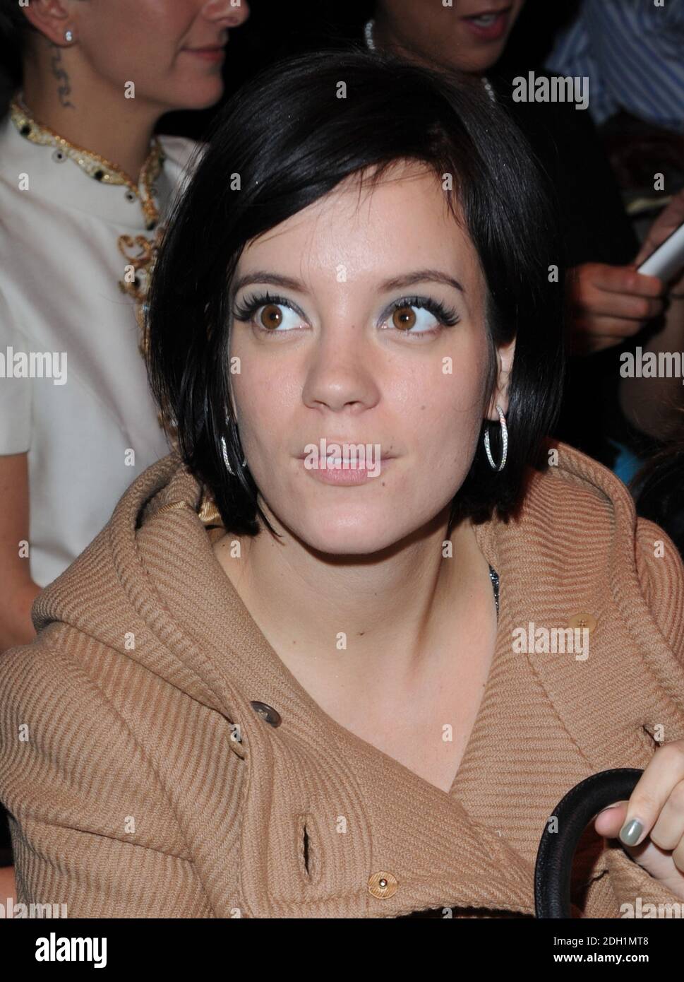 Shoulders fashion week hi-res stock photography and images - Alamy