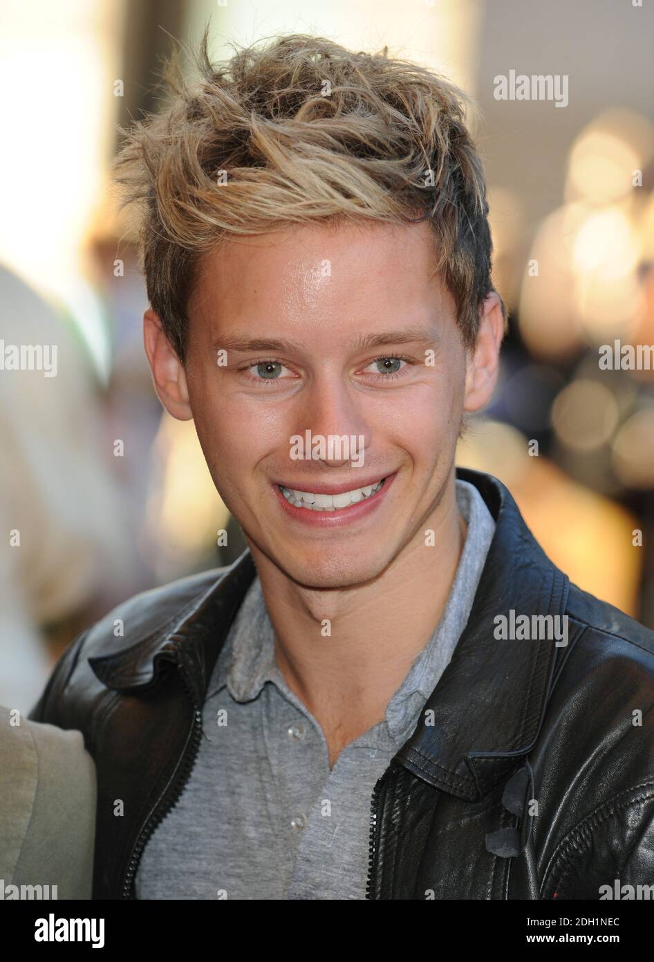 Inju5tice arriving at the Legend of the Guardians, The Owls of G'Hoole ...