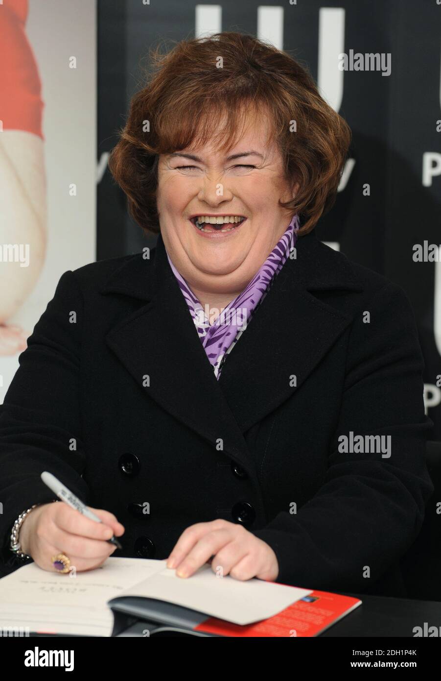Susan Boyle signs copies of her Autobiography The Woman I Was Born To ...