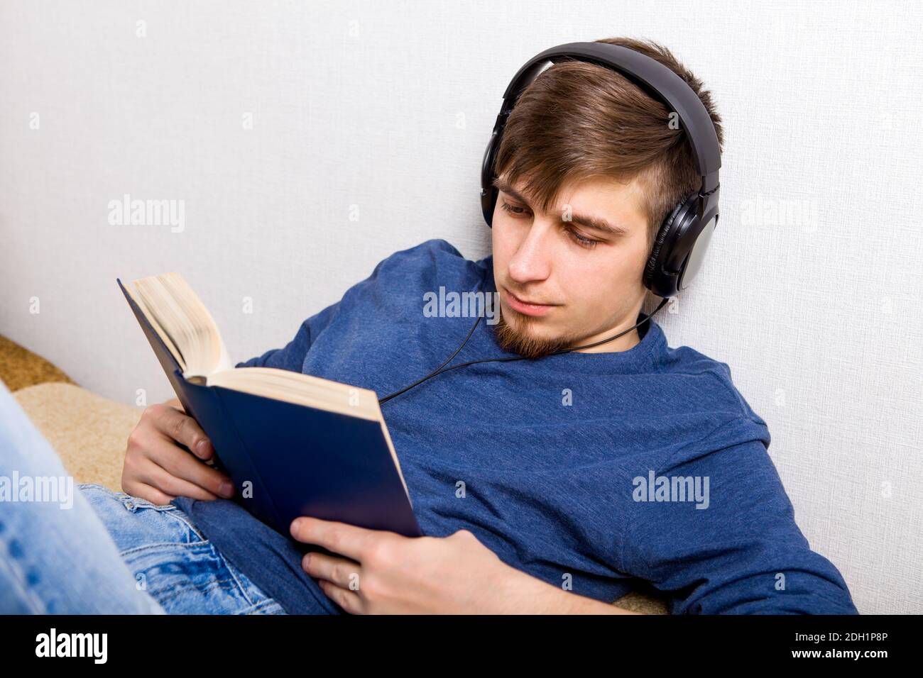 Man reading dictionary hi-res stock photography and images - Alamy