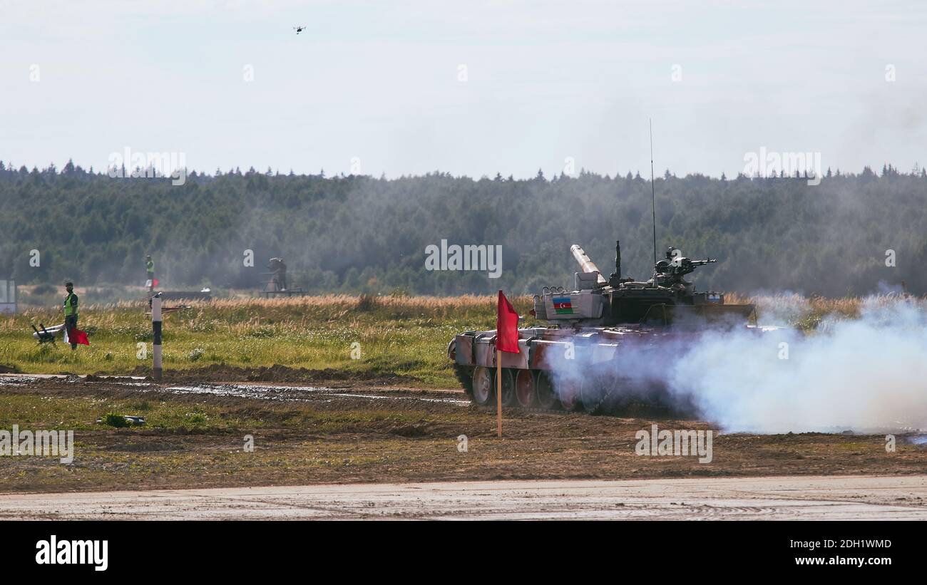 Live tank firing competition hi-res stock photography and images - Alamy